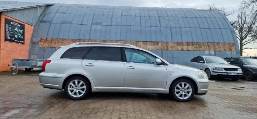Серый Тойота Авенсис 2006 в Валмиера, объемом двигателя 2.20 л и пробегом 360 тыс. км за 1800 €, фото 3 на AUTOMOTO.COM.LV