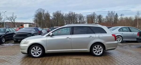 Pelēks Toyota Avensis 2006 Valmiera, ar dzinēja tilpumu 2.20 L un nobraukumu 360 tūkst. km par 1800 €, foto 5 vietnē AUTOMOTO.COM.LV