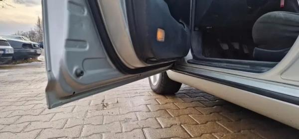 Pelēks Toyota Avensis 2006 Valmiera, ar dzinēja tilpumu 2.20 L un nobraukumu 360 tūkst. km par 1800 €, foto 10 vietnē AUTOMOTO.COM.LV