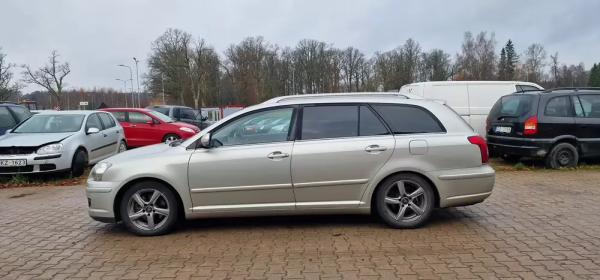 Pelēks Toyota Avensis 2006 Valmiera, ar dzinēja tilpumu 2.20 L un nobraukumu 457 tūkst. km par 1500 €, foto 5 vietnē AUTOMOTO.COM.LV