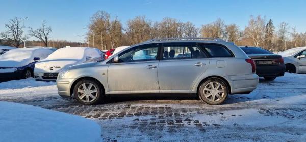 Pelēks Toyota Avensis 2006 Valmiera, ar dzinēja tilpumu 2.00 L un nobraukumu 408 tūkst. km par 1400 €, foto 5 vietnē AUTOMOTO.COM.LV