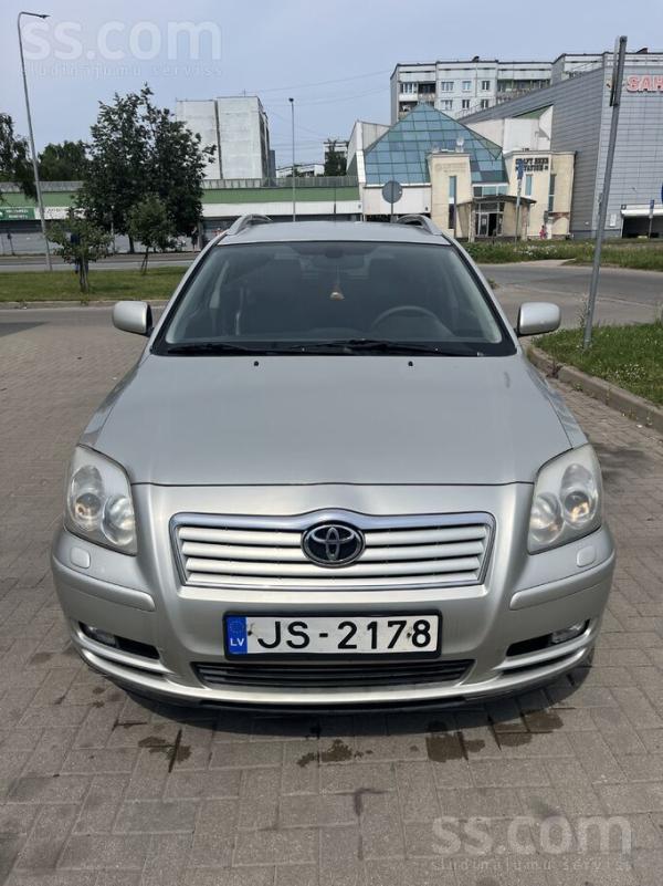 Grey Toyota Avensis 2006 in Riga, with an engine capacity of 2.00 L and mileage of 320 thousand km for 1000 €, photo 1 on AUTOMOTO.COM.LV