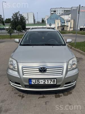 Pelēks Toyota Avensis 2006 Rīga, ar dzinēja tilpumu 2.00 L un nobraukumu 320 tūkst. km par 1000 €, foto  vietnē AUTOMOTO.COM.LV