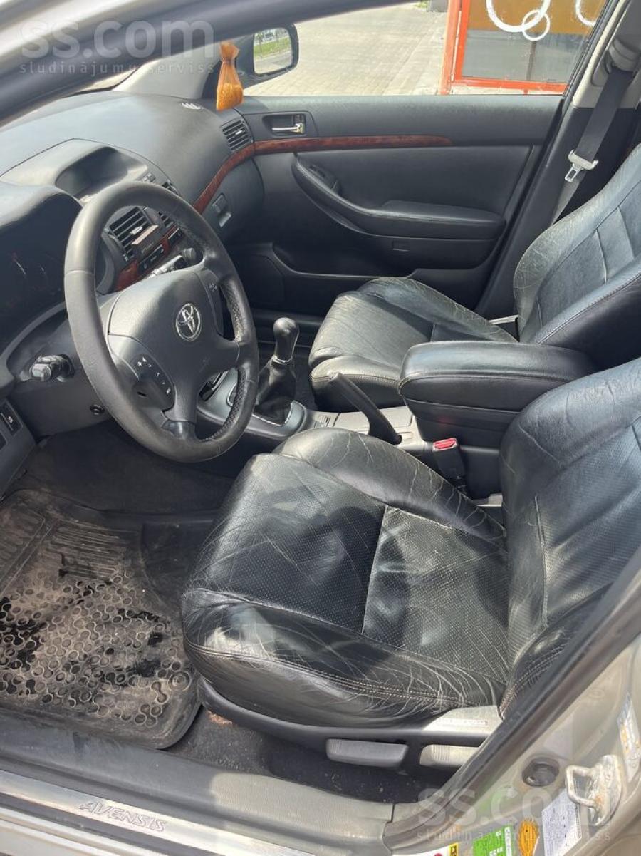 Pelēks Toyota Avensis 2006 Rīga, ar dzinēja tilpumu 2.00 L un nobraukumu 320 tūkst. km par 1000 €, foto 7 vietnē AUTOMOTO.COM.LV