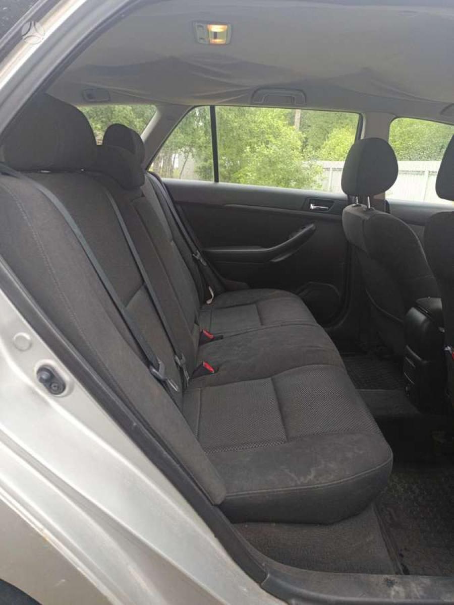 Grey Toyota Avensis 2006 in Vilnius, with an engine capacity of 2.23 L and mileage of 310 thousand km for 1600 €, photo 8 on AUTOMOTO.COM.LV