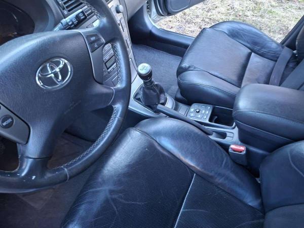 Grey Toyota Avensis 2006 in Birstonas, with an engine capacity of 2.23 L and mileage of 269 thousand km for 1350 €, photo 9 on AUTOMOTO.COM.LV