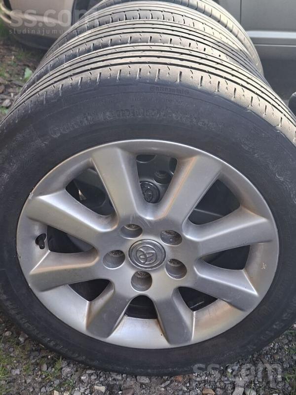 Pelēks Toyota Avensis 2006 Liepāja, ar dzinēja tilpumu 2.20 L un nobraukumu 353 tūkst. km par 1650 €, foto 9 vietnē AUTOMOTO.COM.LV