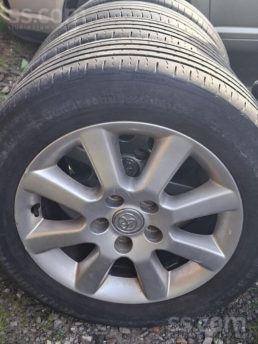 Grey Toyota Avensis 2006 in Liepaja, with an engine capacity of 2.20 L and mileage of 353 thousand km for 1650 €, photo 10 on AUTOMOTO.COM.LV