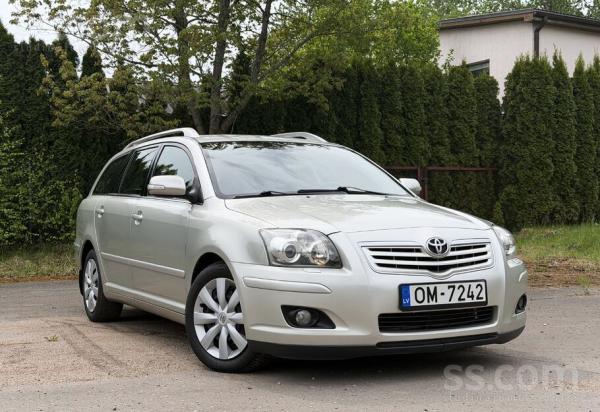 Grey Toyota Avensis 2006 in Jelgava, with an engine capacity of 2.20 L and mileage of 247 thousand km for 2899 €, photo 1 on AUTOMOTO.COM.LV