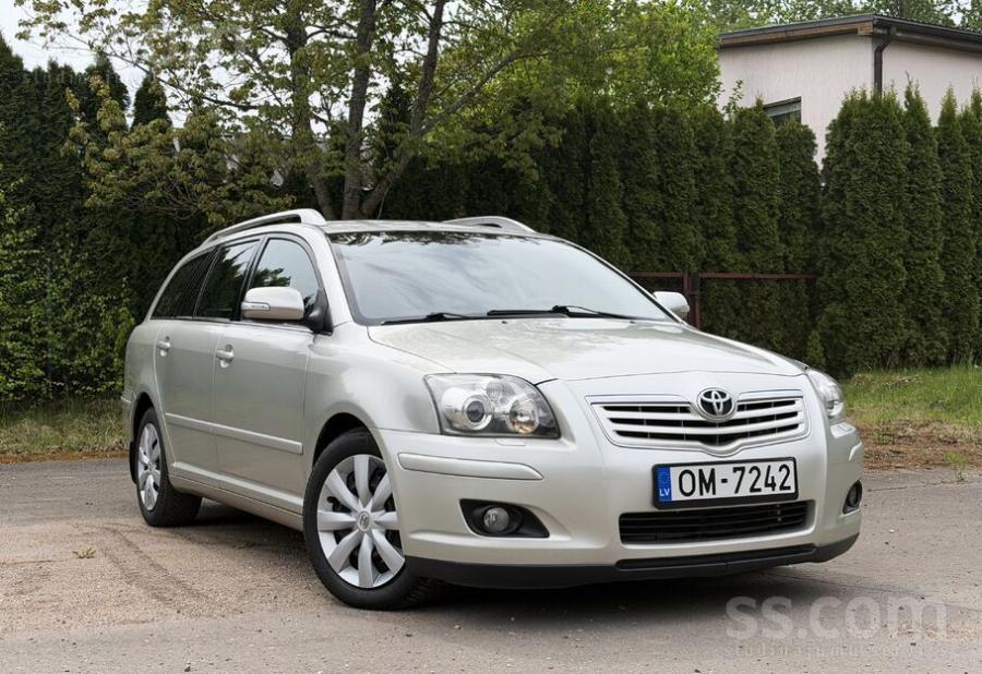 Серый Тойота Авенсис 2006 в Елгава, объемом двигателя 2.20 л и пробегом 247 тыс. км за 2899 €, фото 1 на AUTOMOTO.COM.LV