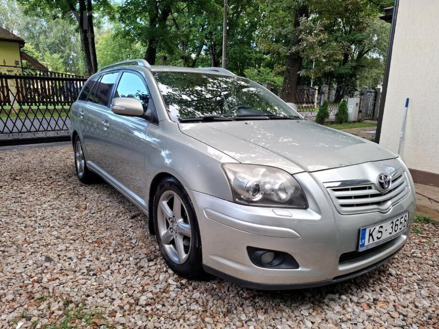 Grey Toyota Avensis 2006 in Riga, with an engine capacity of 2.20 L and mileage of 320 thousand km for 1470 €, photo 3 on AUTOMOTO.COM.LV