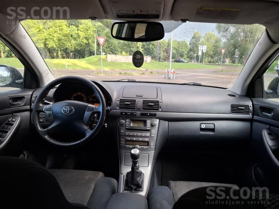 Grey Toyota Avensis 2006 in Riga, with an engine capacity of 2.20 L and mileage of 320 thousand km for 1470 €, photo 8 on AUTOMOTO.COM.LV