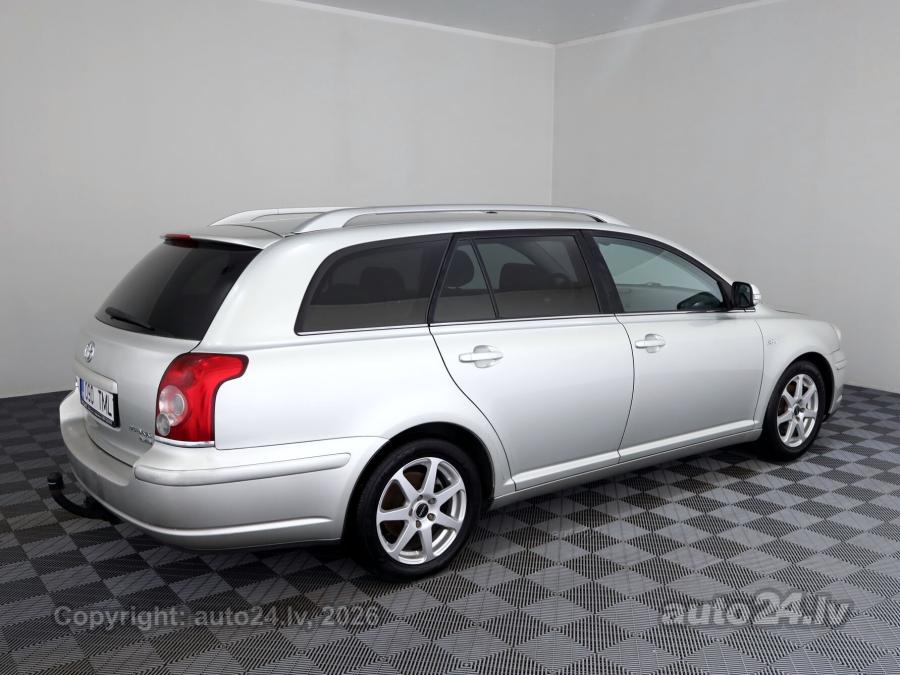 Pelēks Toyota Avensis 2006 Tallina, ar dzinēja tilpumu 2.20 L un nobraukumu 326 tūkst. km par 999 €, foto 4 vietnē AUTOMOTO.COM.LV