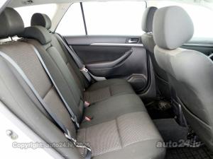 Pelēks Toyota Avensis 2006 Tallina, ar dzinēja tilpumu 2.20 L un nobraukumu 326 tūkst. km par 999 €, foto 8 vietnē AUTOMOTO.COM.LV
