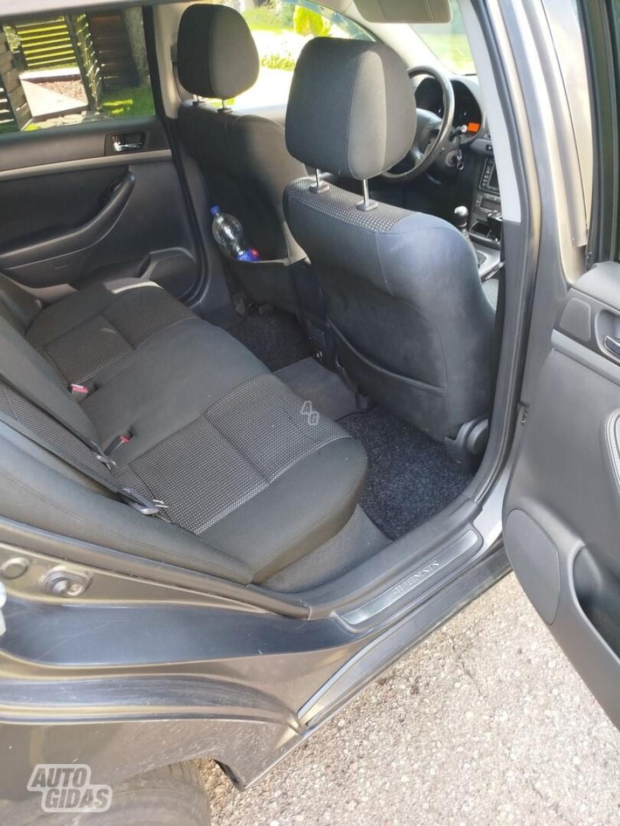 Pelēks Toyota Avensis 2006 Šilalė, ar dzinēja tilpumu 2.20 L un nobraukumu 379 tūkst. km par 3500 €, foto 7 vietnē AUTOMOTO.COM.LV