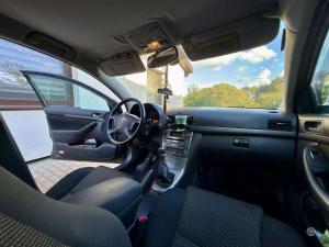 Pelēks Toyota Avensis 2006 Vievis, ar dzinēja tilpumu 2.23 L un nobraukumu 390 tūkst. km par 2200 €, foto 9 vietnē AUTOMOTO.COM.LV