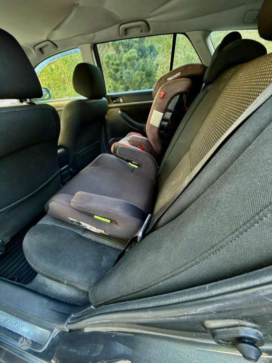 Pelēks Toyota Avensis 2006 Vievis, ar dzinēja tilpumu 2.23 L un nobraukumu 390 tūkst. km par 2200 €, foto 12 vietnē AUTOMOTO.COM.LV