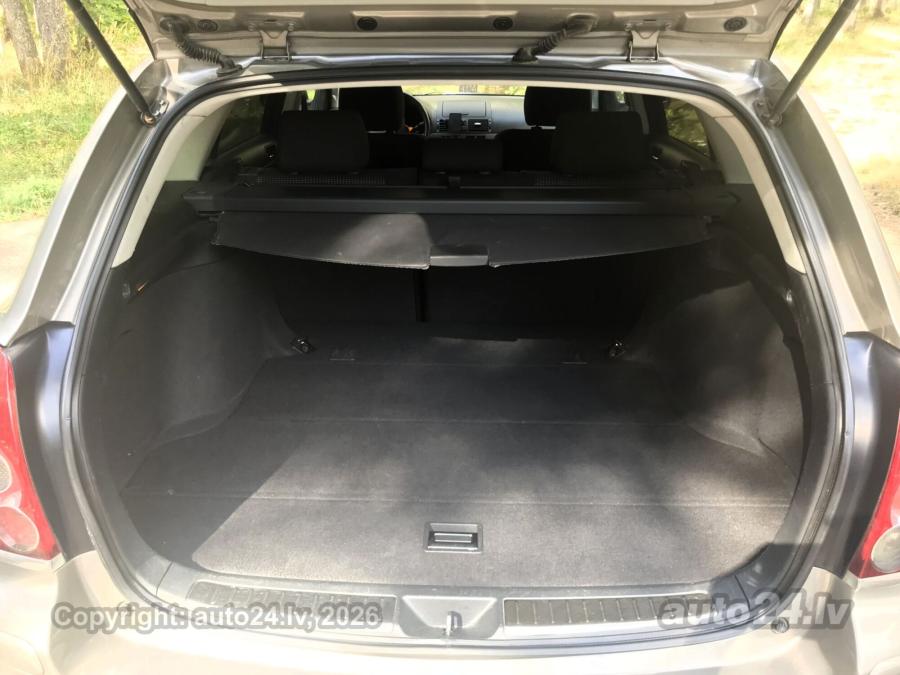 Grey Toyota Avensis 2006 in Tallinn, with an engine capacity of 2.40 L and mileage of 282 thousand km for 2990 €, photo 5 on AUTOMOTO.COM.LV