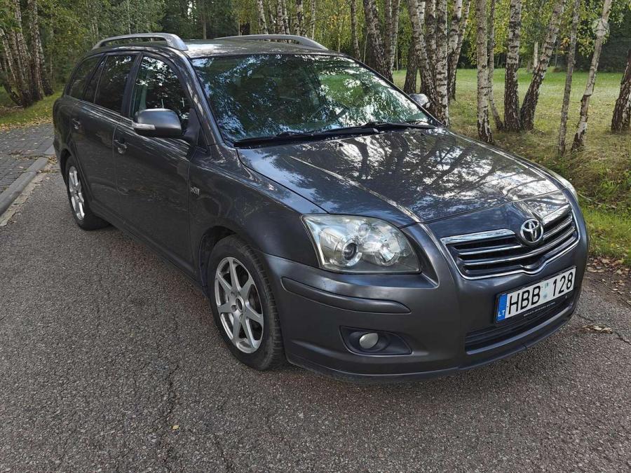 Grey Toyota Avensis 2006 in Vilnius, with an engine capacity of 2.23 L and mileage of 325 thousand km for 1800 €, photo 1 on AUTOMOTO.COM.LV
