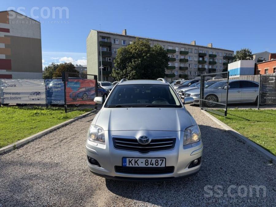 Grey Toyota Avensis 2006 in Ventspils, with an engine capacity of 2.20 L and mileage of 292 thousand km for 2290 €, photo 3 on AUTOMOTO.COM.LV