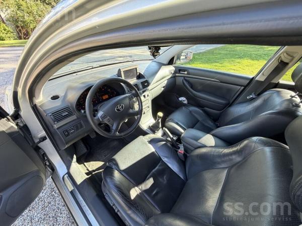 Grey Toyota Avensis 2006 in Ventspils, with an engine capacity of 2.20 L and mileage of 292 thousand km for 2290 €, photo 11 on AUTOMOTO.COM.LV