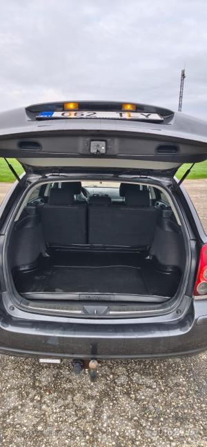 Pelēks Toyota Avensis 2006 Pērnava, ar dzinēja tilpumu 2.20 L un nobraukumu 288 tūkst. km par 3400 €, foto 7 vietnē AUTOMOTO.COM.LV