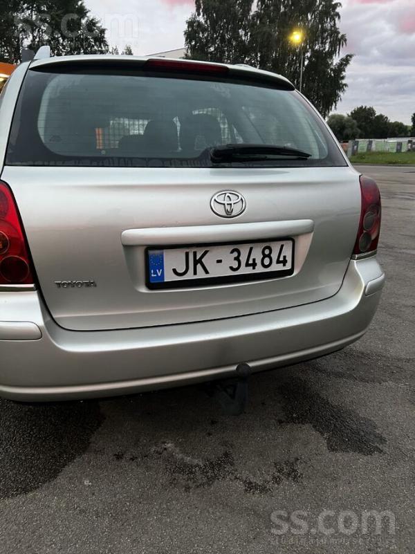 Pelēks Toyota Avensis 2006 Rīga, ar dzinēja tilpumu 2.00 L un nobraukumu 290 tūkst. km par 1600 €, foto 5 vietnē AUTOMOTO.COM.LV