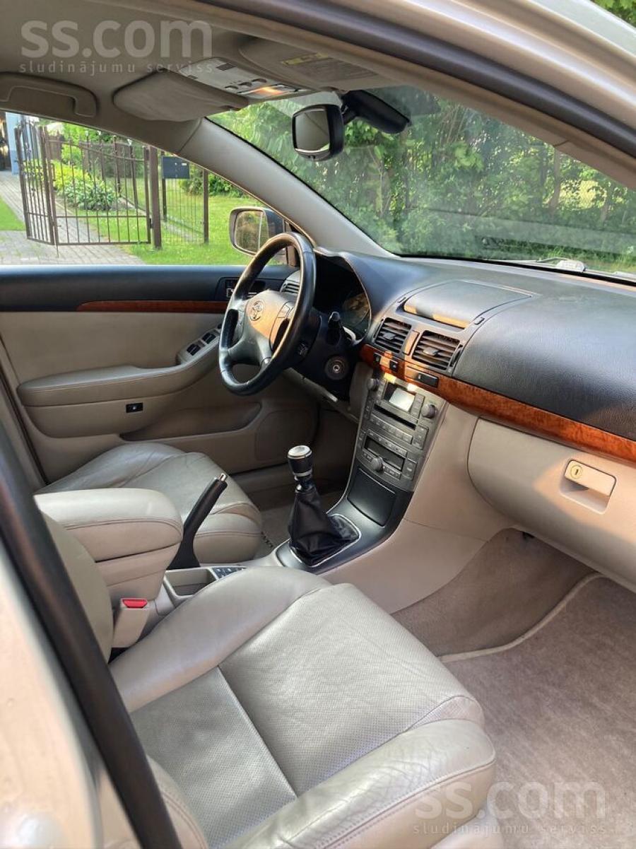 Pelēks Toyota Avensis 2006 Preiļi, ar dzinēja tilpumu 2.20 L un nobraukumu 300 tūkst. km par 800 €, foto 5 vietnē AUTOMOTO.COM.LV