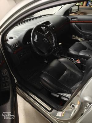 Pelēks Toyota Avensis 2006 Viļņa, ar dzinēja tilpumu 2.20 L un nobraukumu 305 tūkst. km par 1300 €, foto 3 vietnē AUTOMOTO.COM.LV