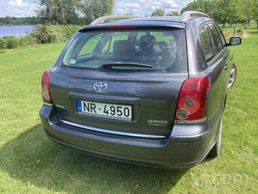 Grey Toyota Avensis 2007 in Riga, with an engine capacity of 2.20 L and mileage of 320 thousand km for 3000 €, photo 1 on AUTOMOTO.COM.LV