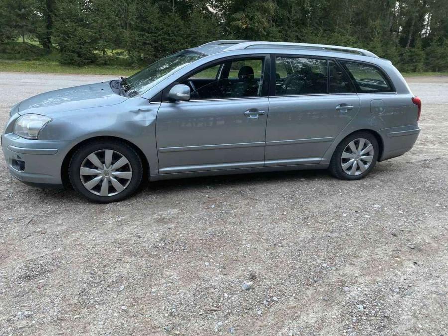 Grey Toyota Avensis 2007 in Gargzdai, with an engine capacity of 2.00 L and mileage of 405 thousand km for 1200 €, photo 5 on AUTOMOTO.COM.LV