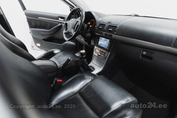 Pelēks Toyota Avensis 2007 Tallina, ar dzinēja tilpumu 2.20 L un nobraukumu 213 tūkst. km par 2499 €, foto 11 vietnē AUTOMOTO.COM.LV