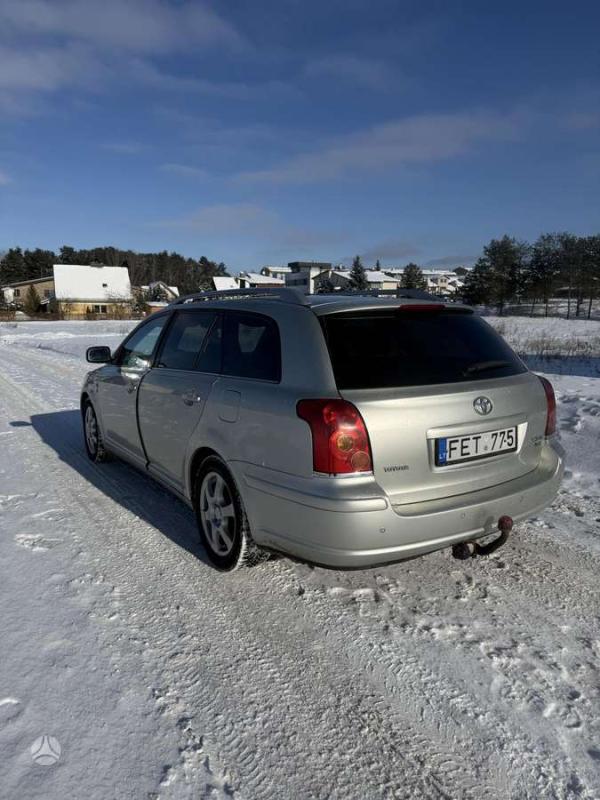 Pelēks Toyota Avensis 2007 Viļņa, ar dzinēja tilpumu 2.00 L un nobraukumu 327 tūkst. km par 1400 €, foto 3 vietnē AUTOMOTO.COM.LV