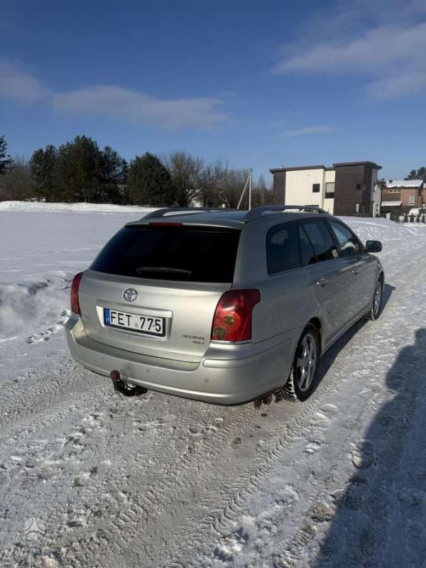 Pelēks Toyota Avensis 2007 Viļņa, ar dzinēja tilpumu 2.00 L un nobraukumu 327 tūkst. km par 1400 €, foto 4 vietnē AUTOMOTO.COM.LV