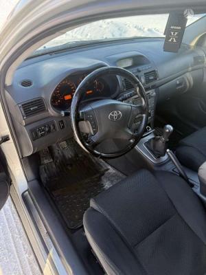 Pelēks Toyota Avensis 2007 Viļņa, ar dzinēja tilpumu 2.00 L un nobraukumu 327 tūkst. km par 1400 €, foto 5 vietnē AUTOMOTO.COM.LV