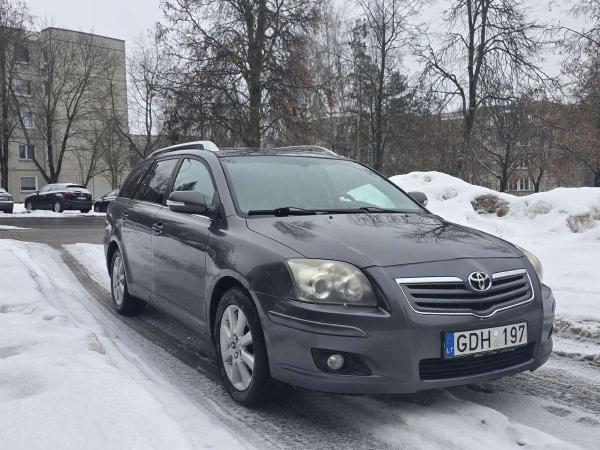 Pelēks Toyota Avensis 2007 Viļņa, ar dzinēja tilpumu 2.00 L un nobraukumu 301 tūkst. km par 1250 €, foto 2 vietnē AUTOMOTO.COM.LV