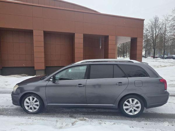 Pelēks Toyota Avensis 2007 Viļņa, ar dzinēja tilpumu 2.00 L un nobraukumu 301 tūkst. km par 1250 €, foto 4 vietnē AUTOMOTO.COM.LV
