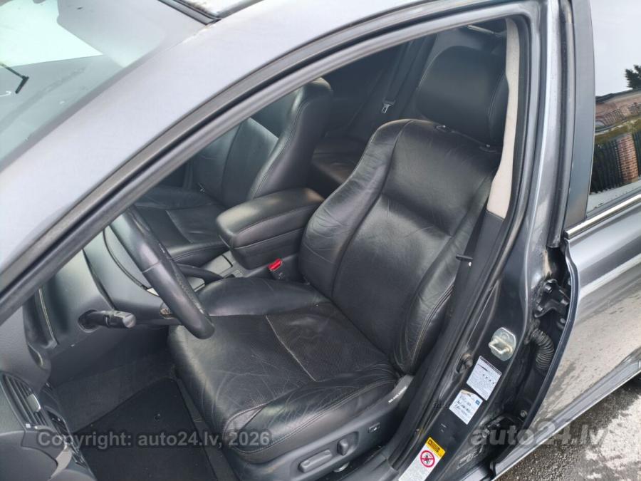 Grey Toyota Avensis 2007 in Tallinn, with an engine capacity of 2.20 L and mileage of 350 thousand km for 2500 €, photo 8 on AUTOMOTO.COM.LV