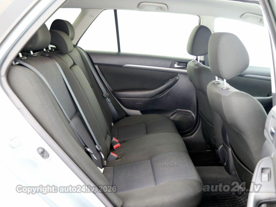 Grey Toyota Avensis 2007 in Tallinn, with an engine capacity of 2.00 L and mileage of 338 thousand km for 1699 €, photo 8 on AUTOMOTO.COM.LV