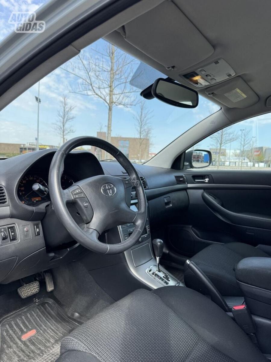 Pelēks Toyota Avensis 2007 Klaipėda, ar dzinēja tilpumu 2.00 L un nobraukumu 166 tūkst. km par 3050 €, foto 9 vietnē AUTOMOTO.COM.LV