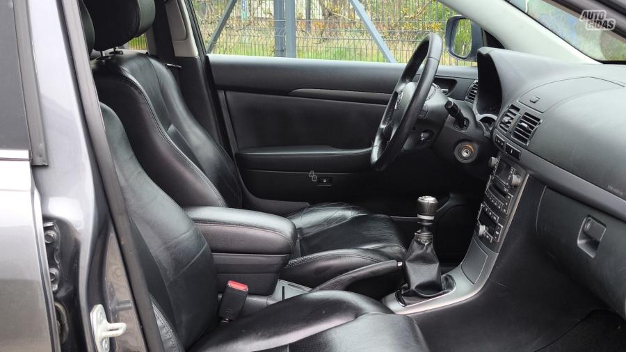 Pelēks Toyota Avensis 2007 Viļņa, ar dzinēja tilpumu 2.00 L un nobraukumu 388 tūkst. km par 1999 €, foto 3 vietnē AUTOMOTO.COM.LV