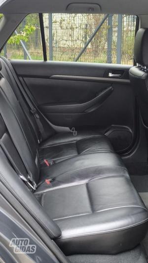 Pelēks Toyota Avensis 2007 Viļņa, ar dzinēja tilpumu 2.00 L un nobraukumu 388 tūkst. km par 1999 €, foto 5 vietnē AUTOMOTO.COM.LV