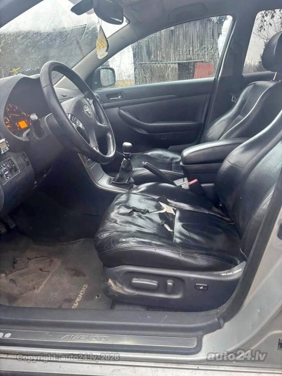 Pelēks Toyota Avensis 2007 Tallina, ar dzinēja tilpumu 2.00 L un nobraukumu 450 tūkst. km par 1400 €, foto 7 vietnē AUTOMOTO.COM.LV