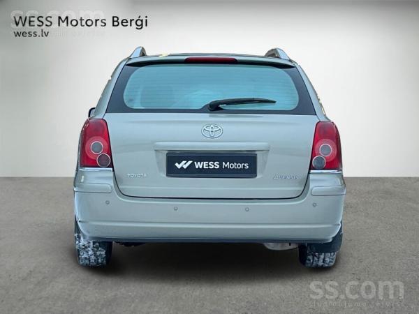 Grey Toyota Avensis 2007 in Riga, with an engine capacity of 2.00 L and mileage of 249 thousand km for 2990 €, photo 4 on AUTOMOTO.COM.LV