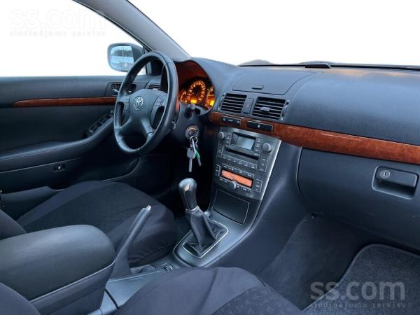 Grey Toyota Avensis 2007 in Riga, with an engine capacity of 2.00 L and mileage of 249 thousand km for 2990 €, photo 6 on AUTOMOTO.COM.LV