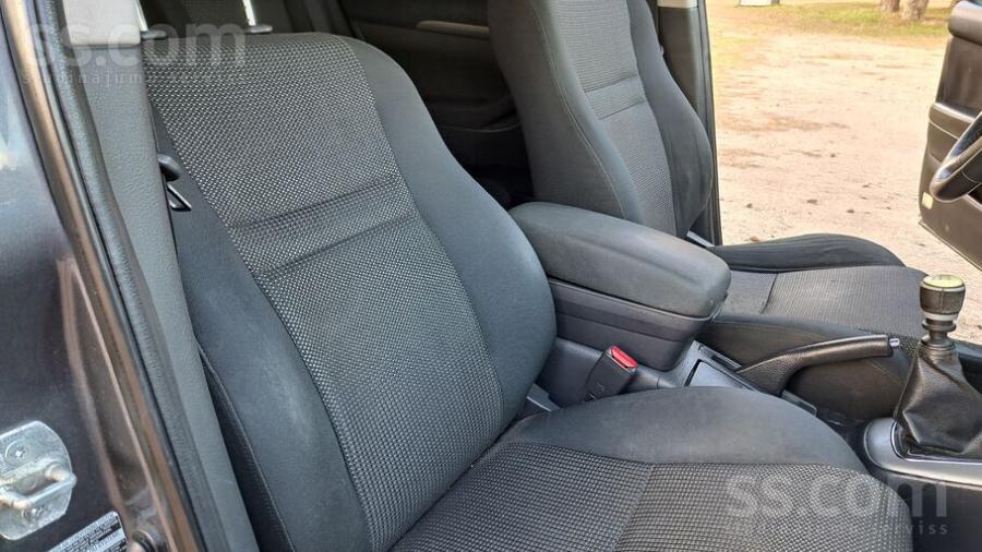 Pelēks Toyota Avensis 2007 Daugavpils, ar dzinēja tilpumu 2.20 L un nobraukumu 391 tūkst. km par 1550 €, foto 10 vietnē AUTOMOTO.COM.LV