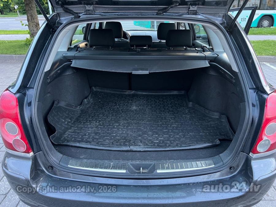 Pelēks Toyota Avensis 2007 Tallina, ar dzinēja tilpumu 2.00 L un nobraukumu 260 tūkst. km par 1750 €, foto 7 vietnē AUTOMOTO.COM.LV