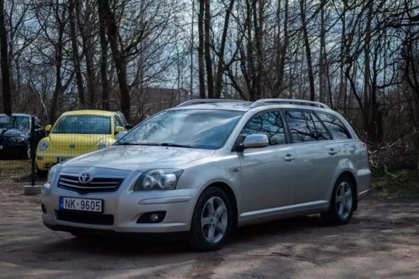 Grey Toyota Avensis 2007 in Grobiņa, with an engine capacity of 2.20 L and mileage of 390 thousand km for 2290 €, photo 2 on AUTOMOTO.COM.LV