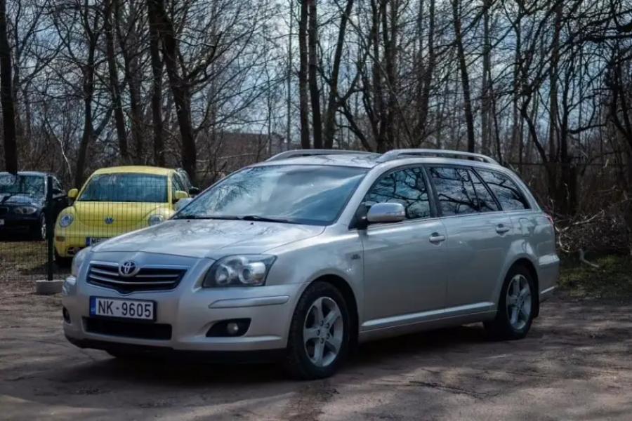 Grey Toyota Avensis 2007 in Grobiņa, with an engine capacity of 2.20 L and mileage of 390 thousand km for 2290 €, photo 3 on AUTOMOTO.COM.LV
