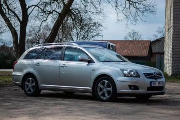 Серый Тойота Авенсис 2007 в Гробиня, объемом двигателя 2.20 л и пробегом 390 тыс. км за 2290 €, фото 6 на AUTOMOTO.COM.LV
